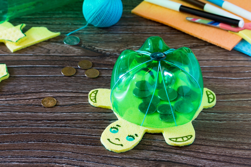 【夏休みの工作】1日でできる小学校低学年向けの簡単アイデア15選！100均アイテムや段ボール・牛乳パックで！通販で人気のキットも | ままのて